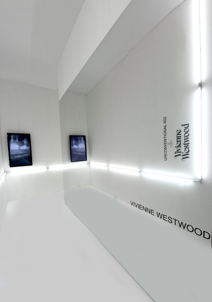 ABOUT – Whiteshow
